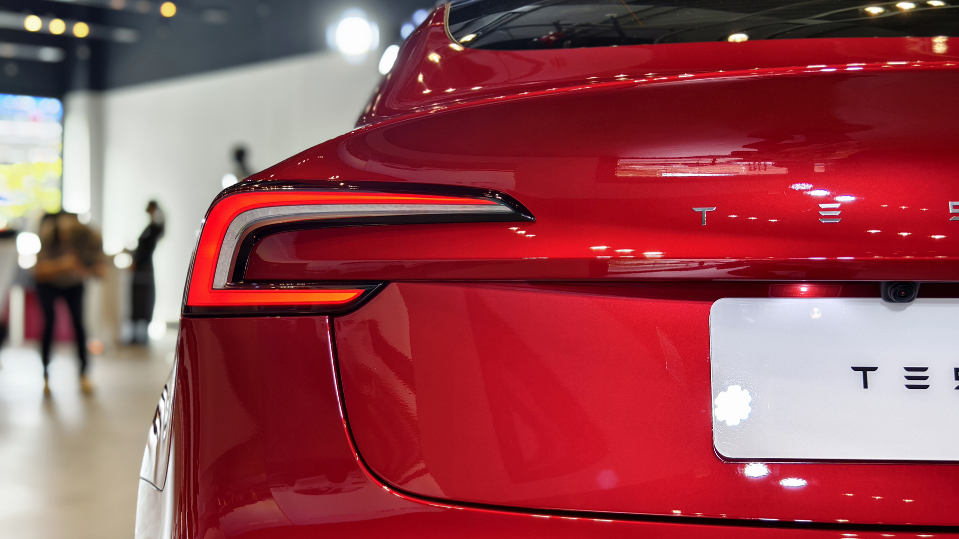 Tesla 特斯拉 Model 3 煥新版預計 5 月中下旬交車!全台 8 間展示體驗店已經開放賞車 News Pie