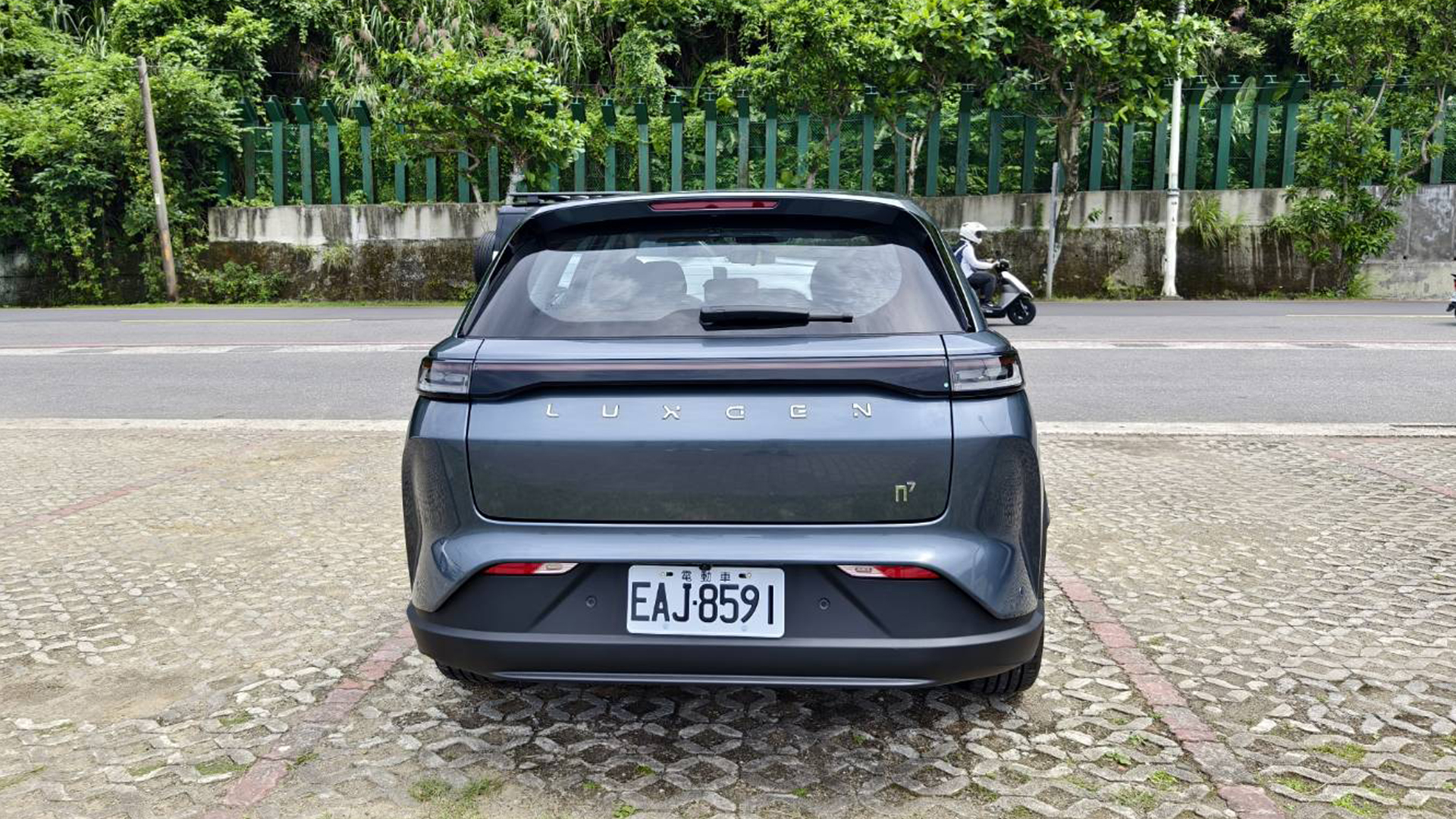 LUXGEN n⁷ 5 人亮點版試駕！便宜治百病？物有所值的大空間國產電動 SUV 初體驗 - News Pie